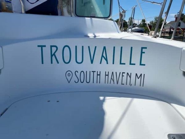 How to design a boat name?